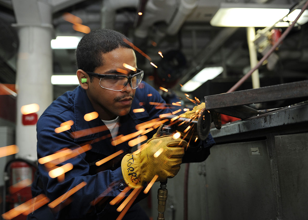 1280px-US_Navy_101006-N-6427M-078_Hull_Maintenance_Technician_Fireman ...